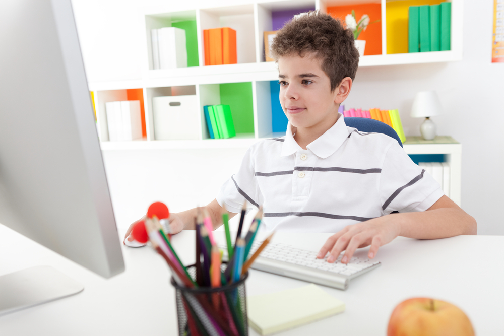 Pericole pe internet – tu știi ca face copilul tău pe net? - REVISTA ...