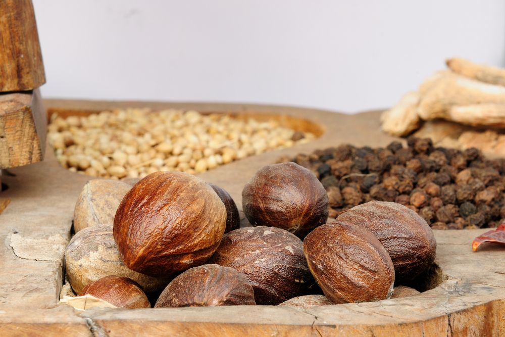 Farmacia din bucătătărie: ce tratezi cu nucșoară - REVISTA BABY: Pentru ...