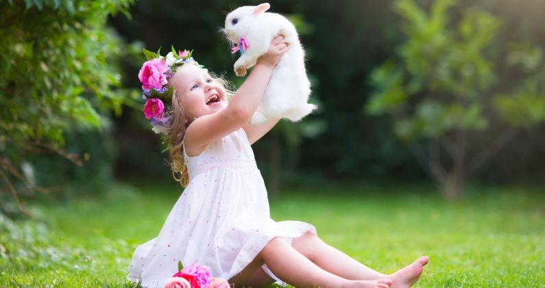 Cum a aparut Iepurasul de Paste si ce legatura are cu ouale rosii