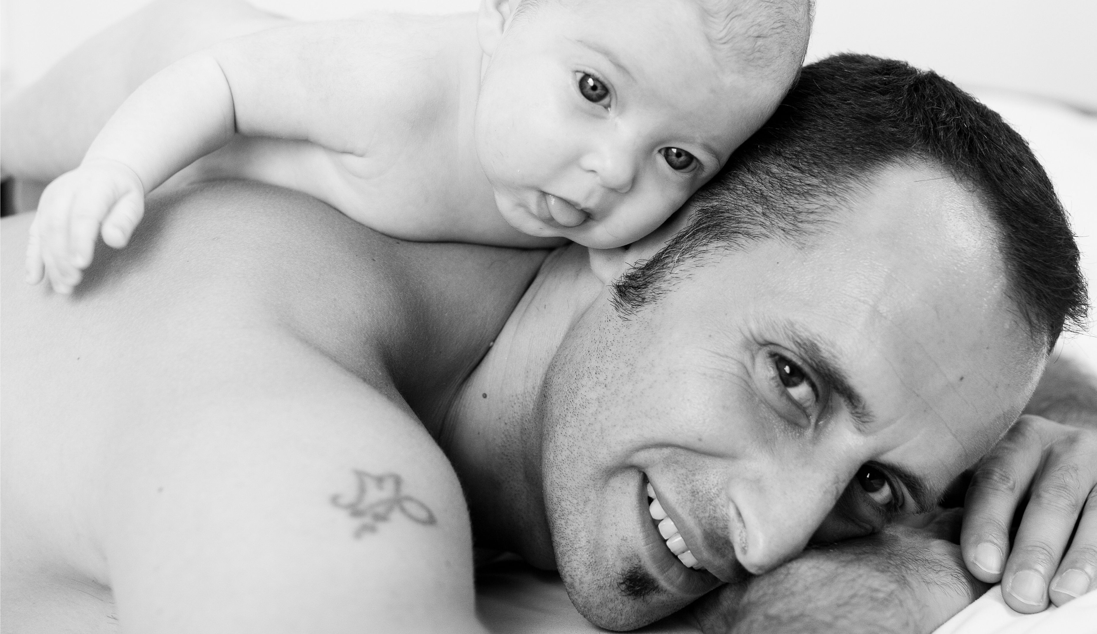 Un tătic a fost concediat pentru că a vrut să fie alături de soția sa ...