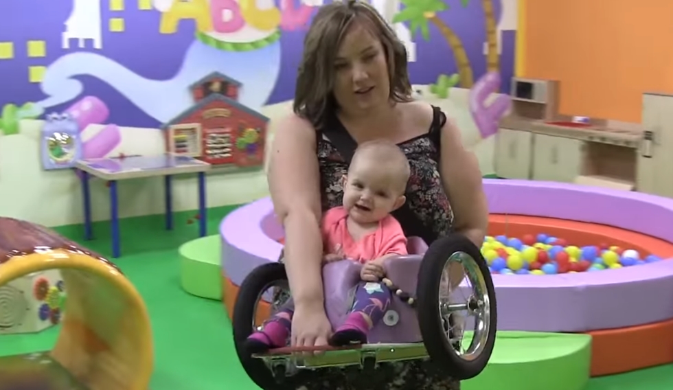 I-a construit fiicei sale de doar 7 luni un carucior cu rotile din ...