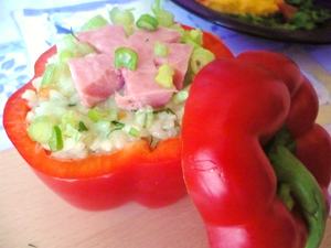 Ardei umplut cu orez si sunca - REVISTA BABY: Pentru părinti și copii